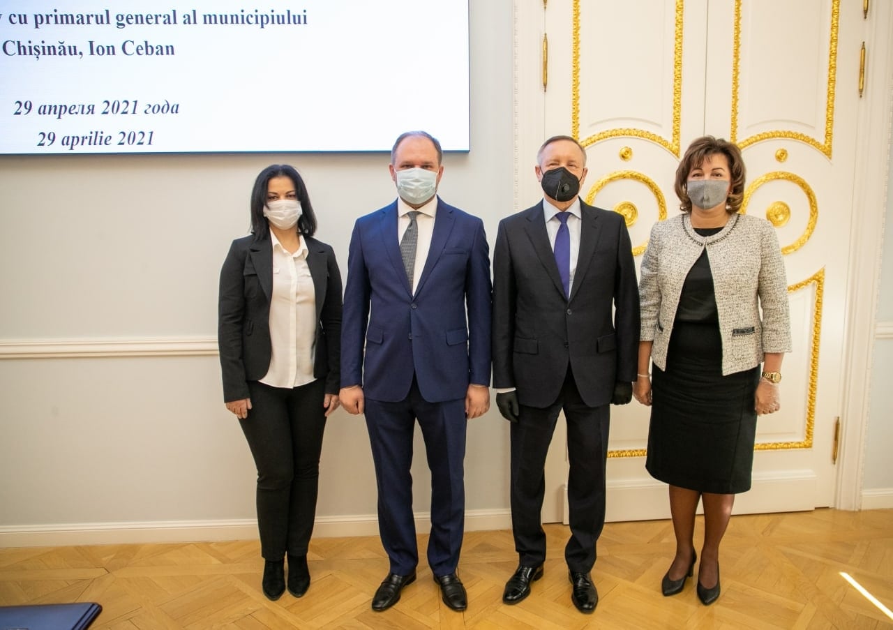 Guvernatorul Sankt Petersburg Alexander Beglov și primarul Chișinăului ...