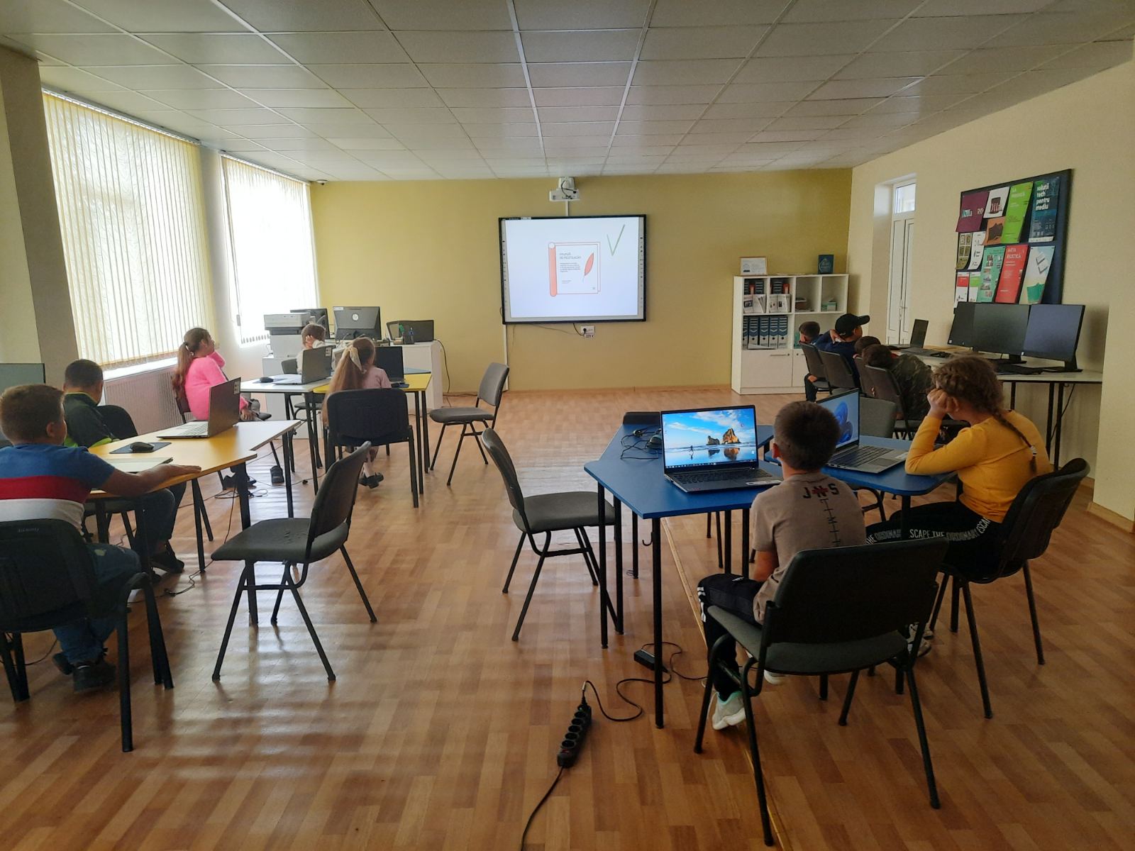 Profesorii din Cahul se redescoperă în IT. Povestea unei învățătoare care studiază designul ...